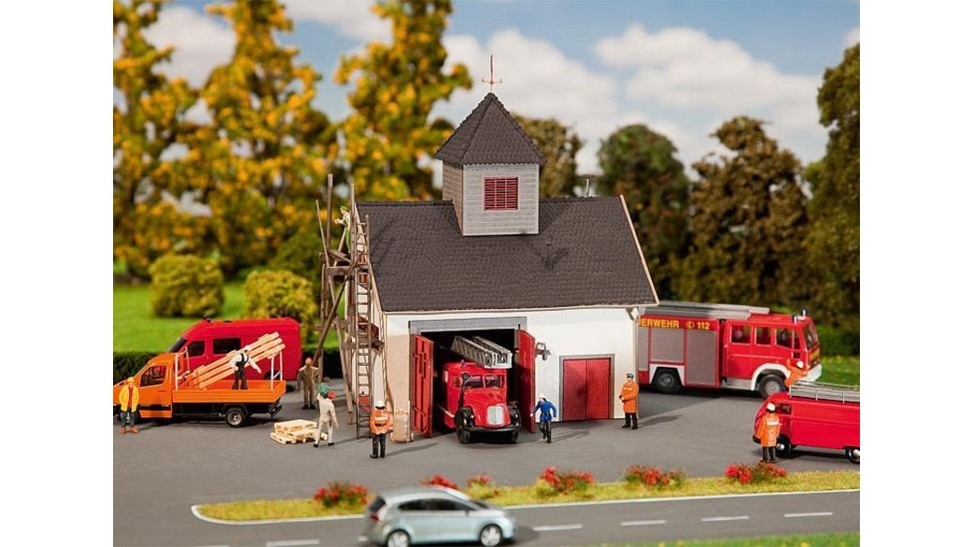 Faller 130336 Country style fire department – Micro Macro Mundo Hobby Store